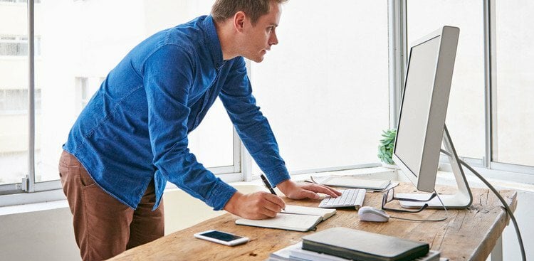 What People Who Love Sitting Should Know About Using a Standing Desk ...