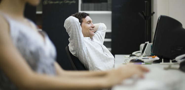 5 Signs You're Not Pulling Your Weight at Work (and People Know It ...