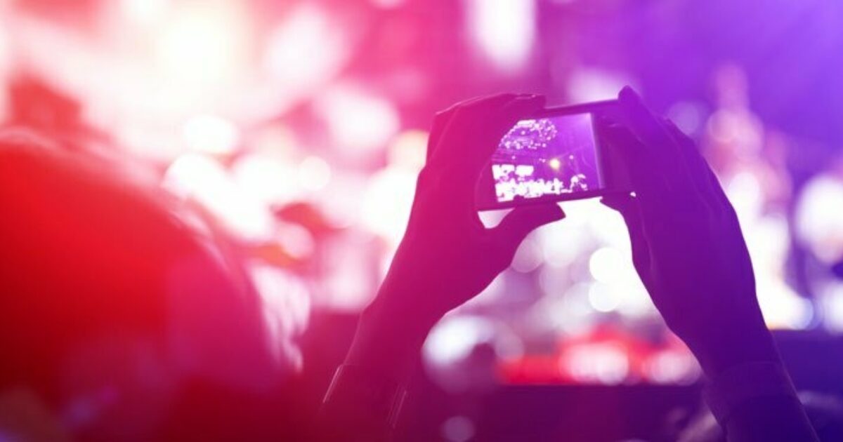 What to Post Online (and What Not To) | The Muse