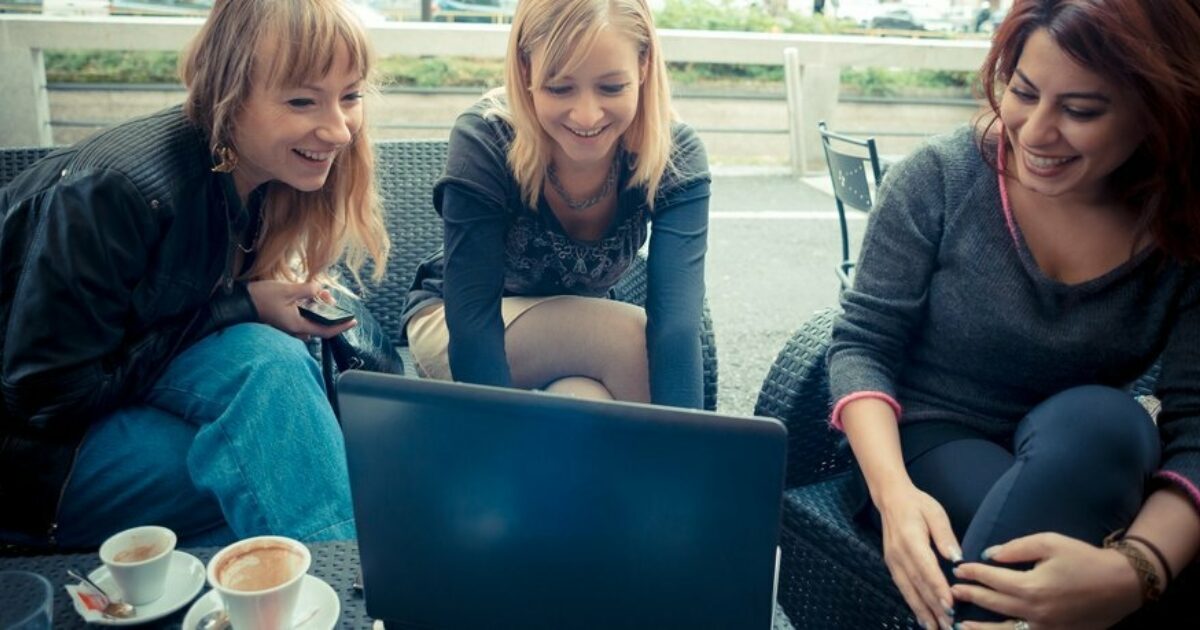 How to Stop Being So Cliquey at Work | The Muse