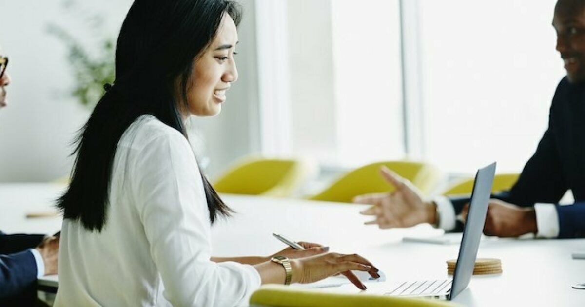 How to Know When to Respond to a Work Email | The Muse