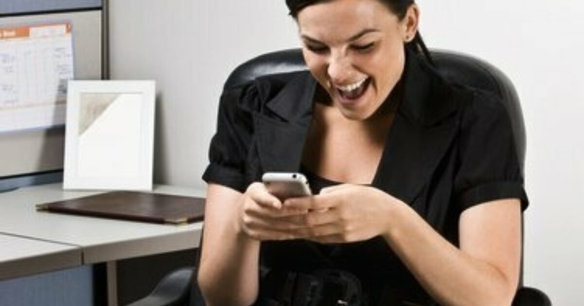 How Much is Too Much? Using Social Media at the Office | The Muse