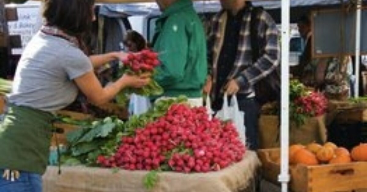 5 Easy (and Cheap) Ways to Eat Local | The Muse