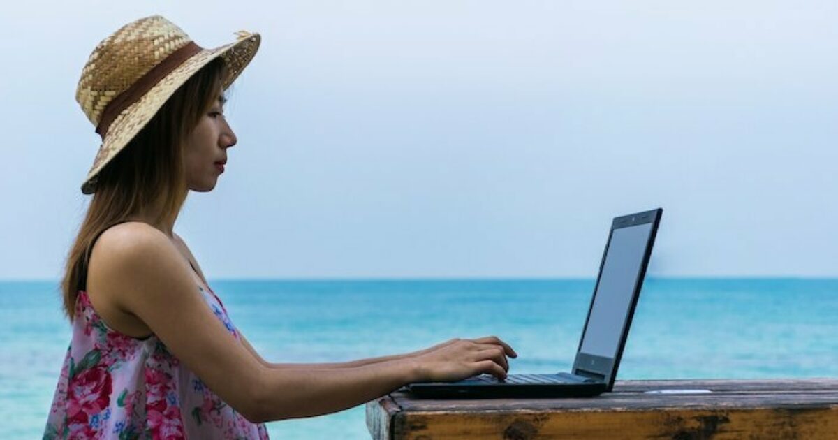 What to Know About Job Searching in Summer | The Muse
