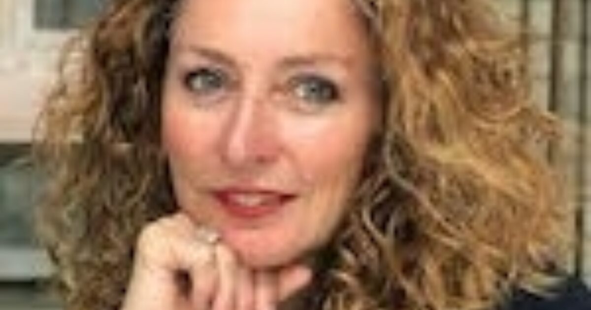 Lisa Unwin | The Muse